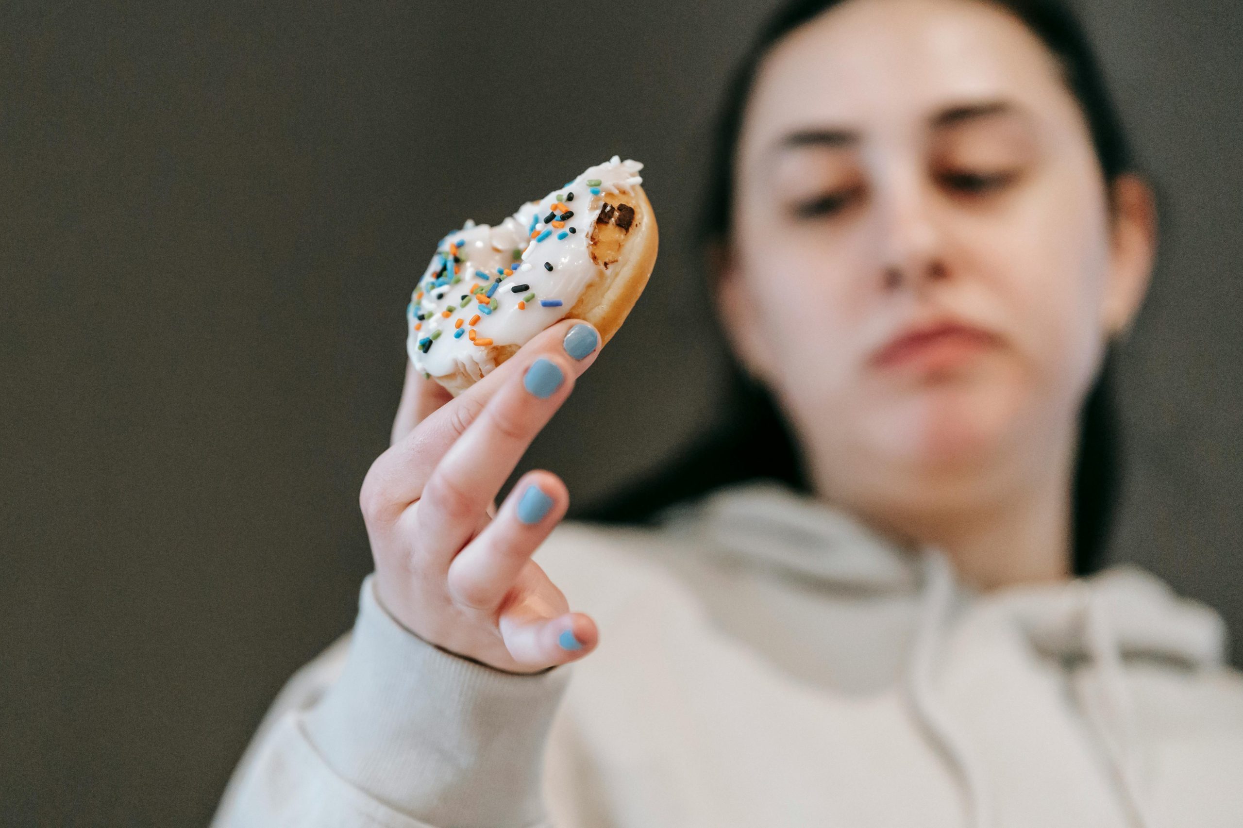 Breaking the Cycle: Strategies to Resist Food Cravings
